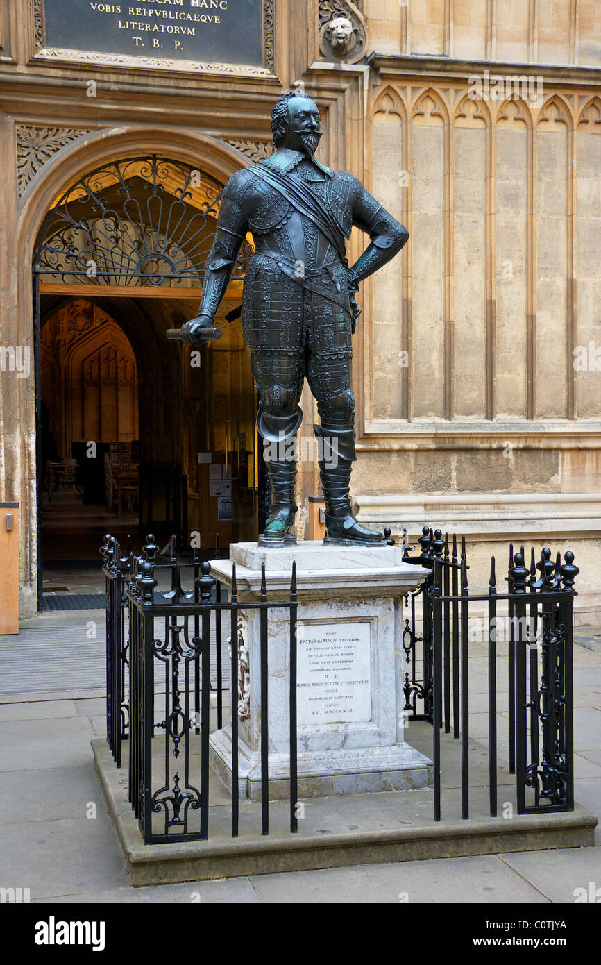 Bodleian library statue oxford Banque de photographies et d’images à ...