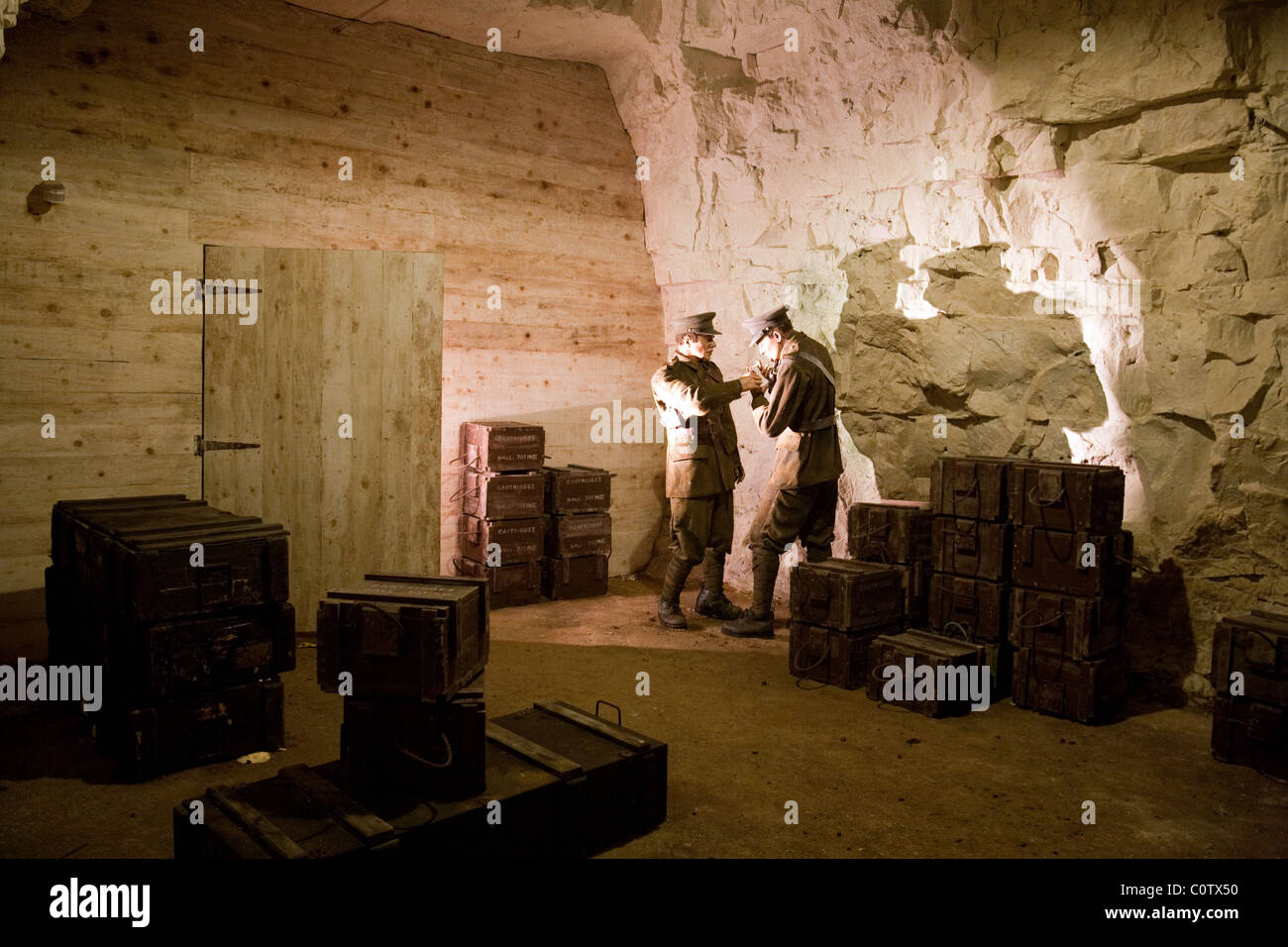 Reconstitution d'une scène de la Seconde Guerre mondiale avec des ...