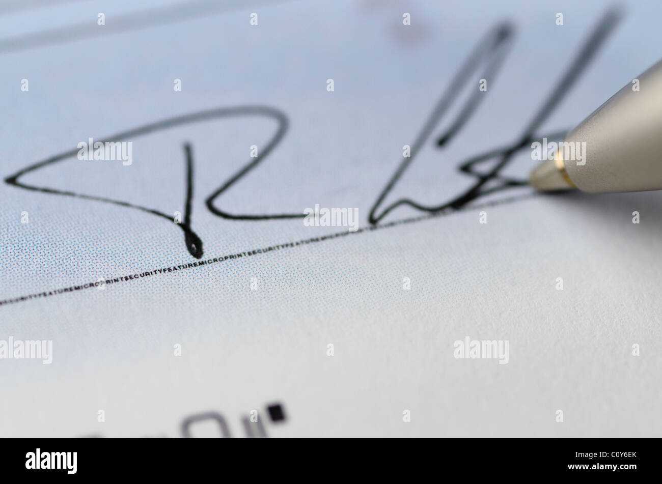 Signer un chèque Banque de photographies et d’images à haute résolution ...