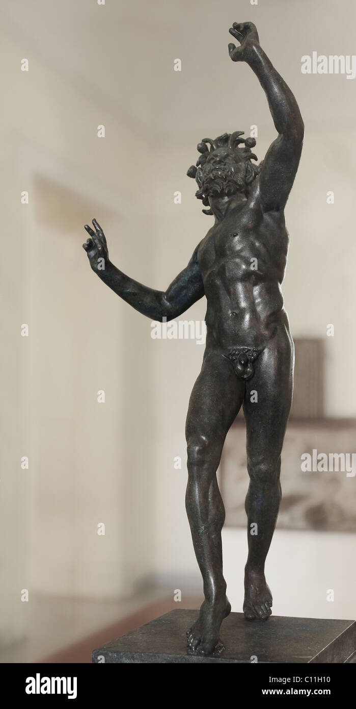 Faun statue de 'la maison du faune à Pompéi' Musée National ...
