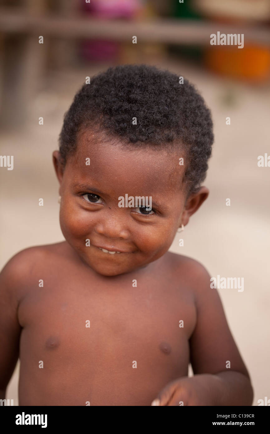 Malagasy girl Banque de photographies et d’images à haute résolution ...