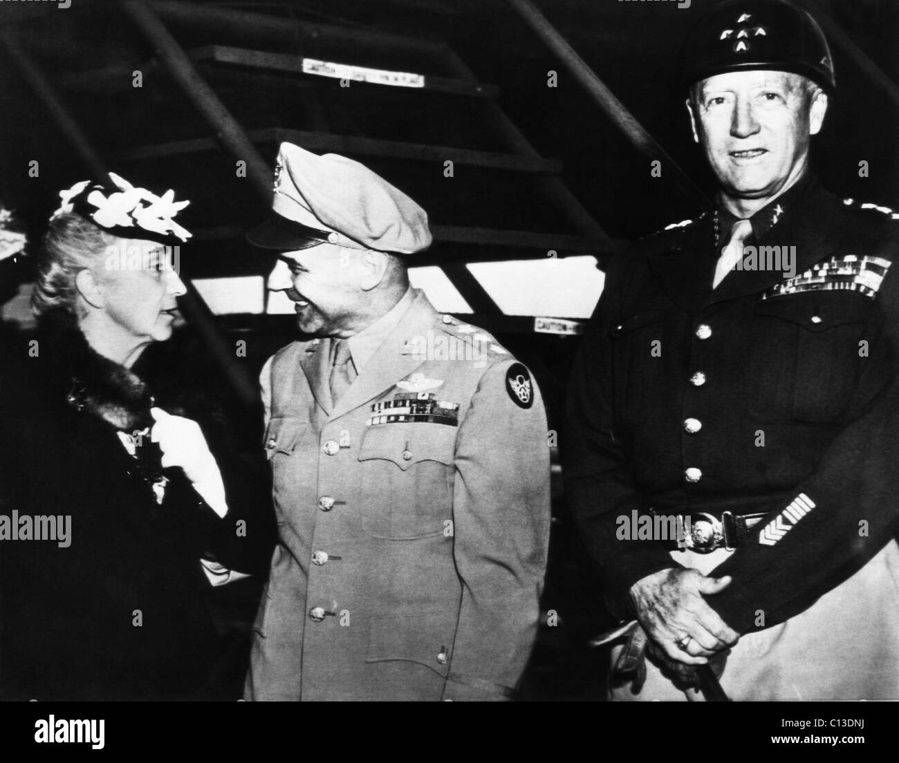 Le général George S. Patton Jr. (à droite), et sa femme Beatrice Patton ...