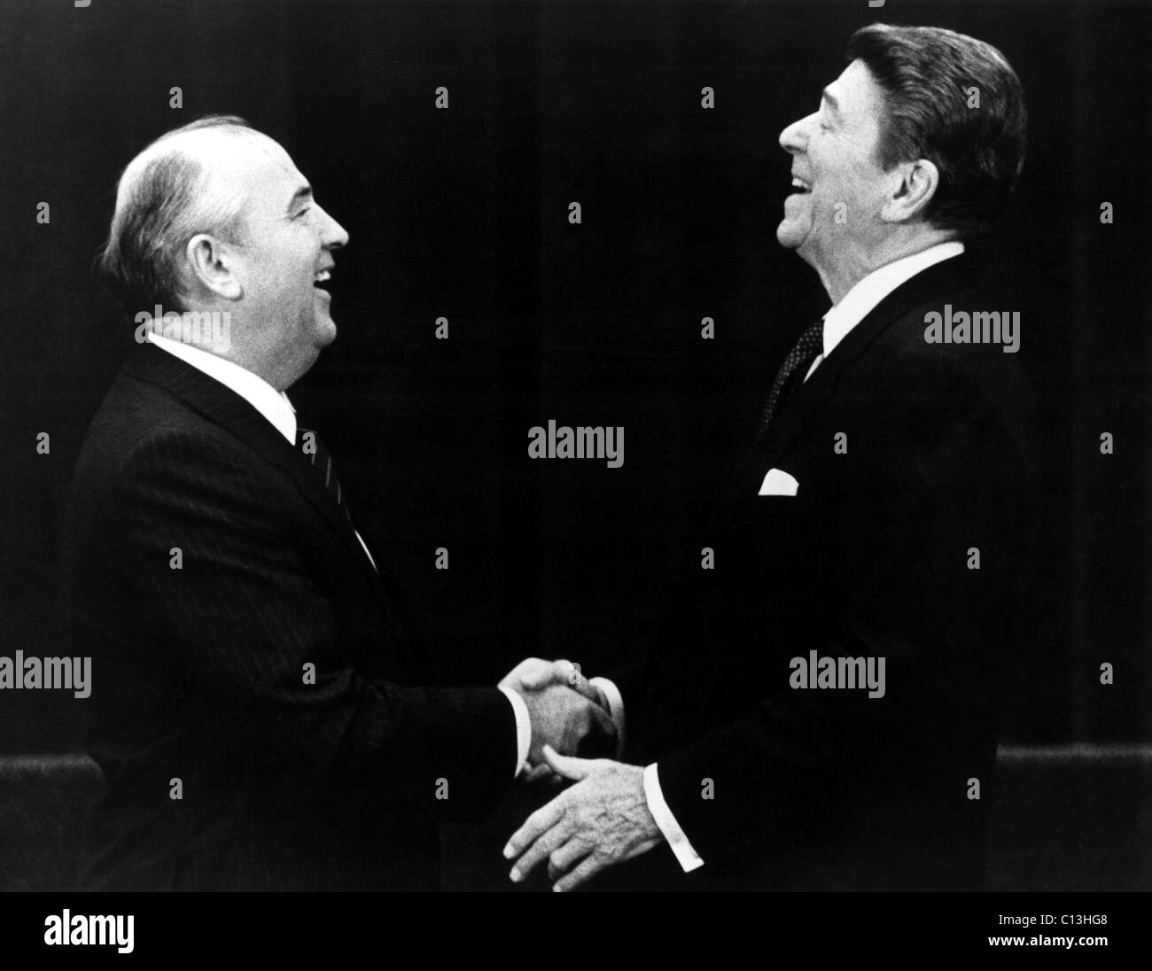 Mikhail gorbachev and ronald reagan Banque d'images noir et blanc - Alamy