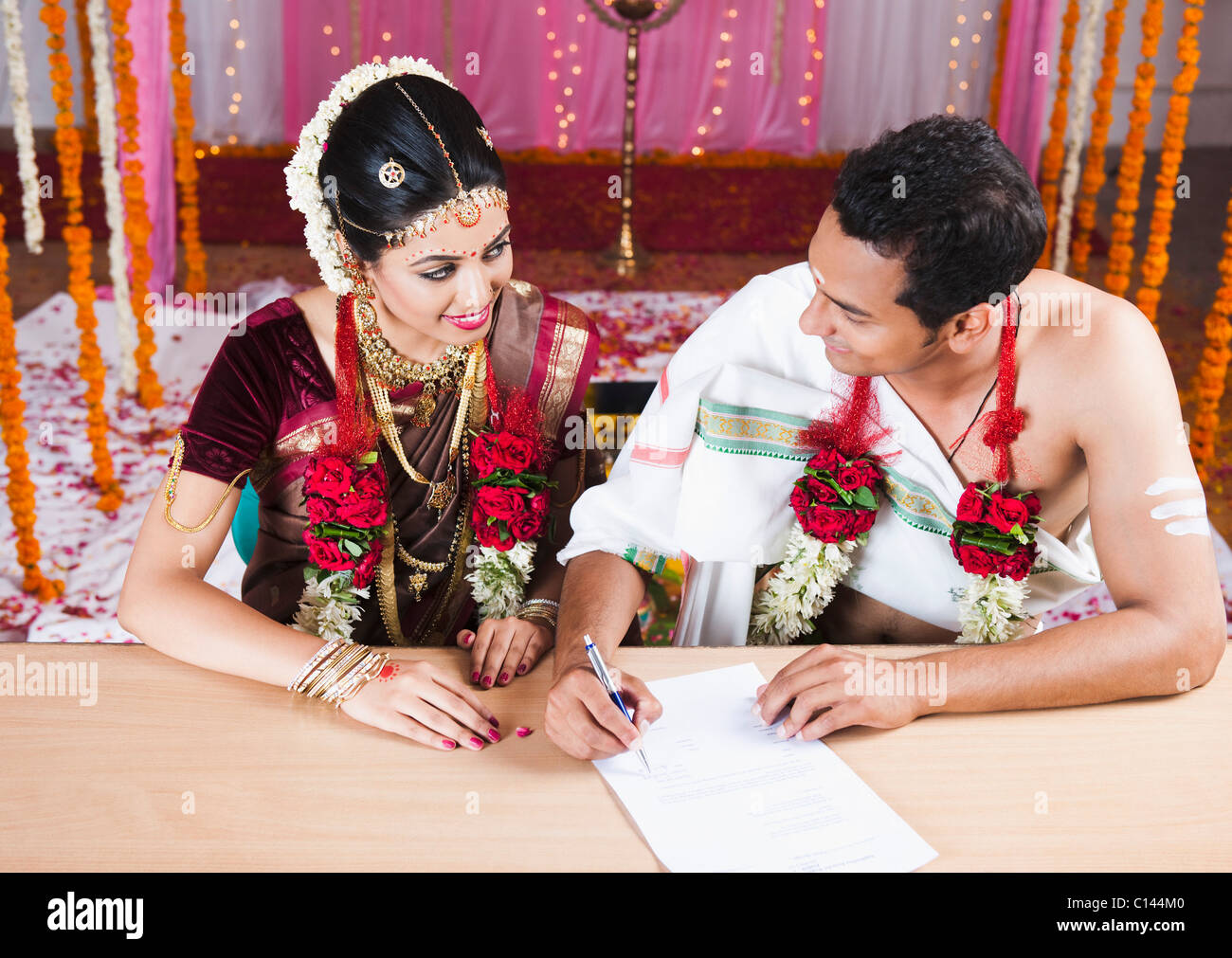 Certificat de mariage Banque de photographies et d’images à haute résolution - Alamy