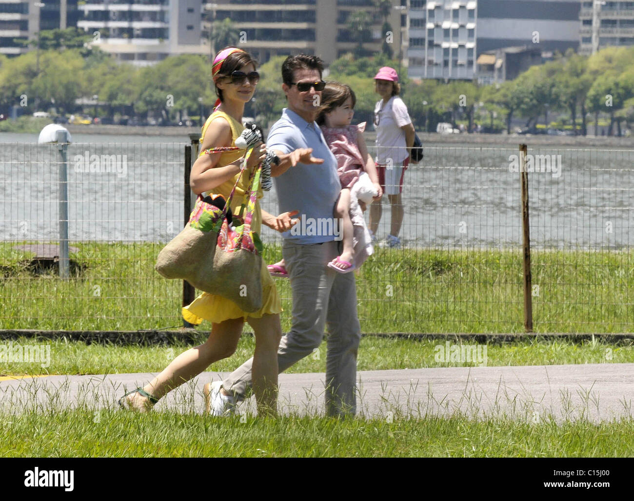 Katie Holmes, Tom Cruise et sa fille Suri Cruiise passez une journée à ... Katie Holmes, Tom Cruise et sa fille Suri Cruiise passez une journée à ...