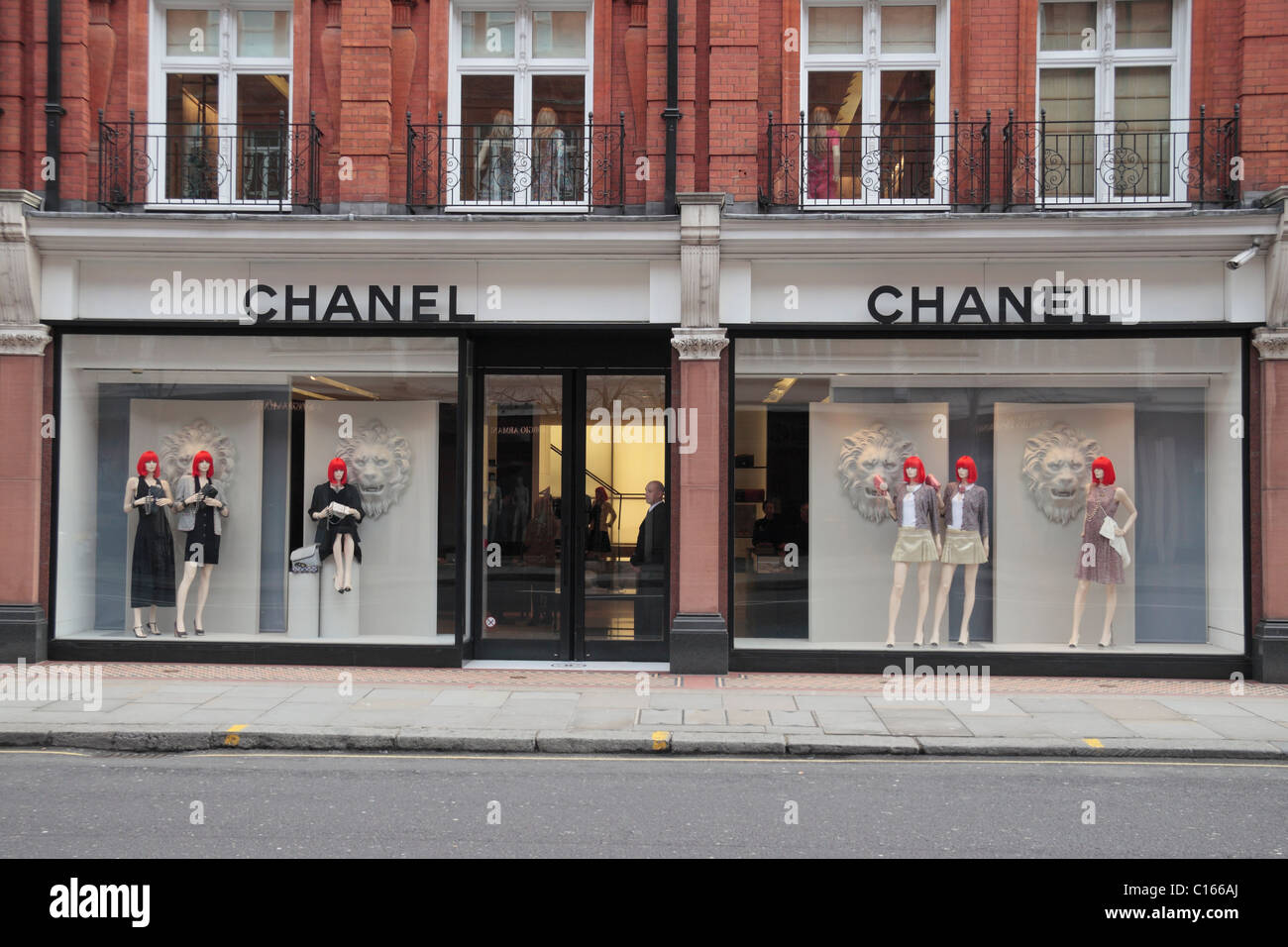 Affichage de la fenêtre du magasin chanel Banque de photographies et d ...