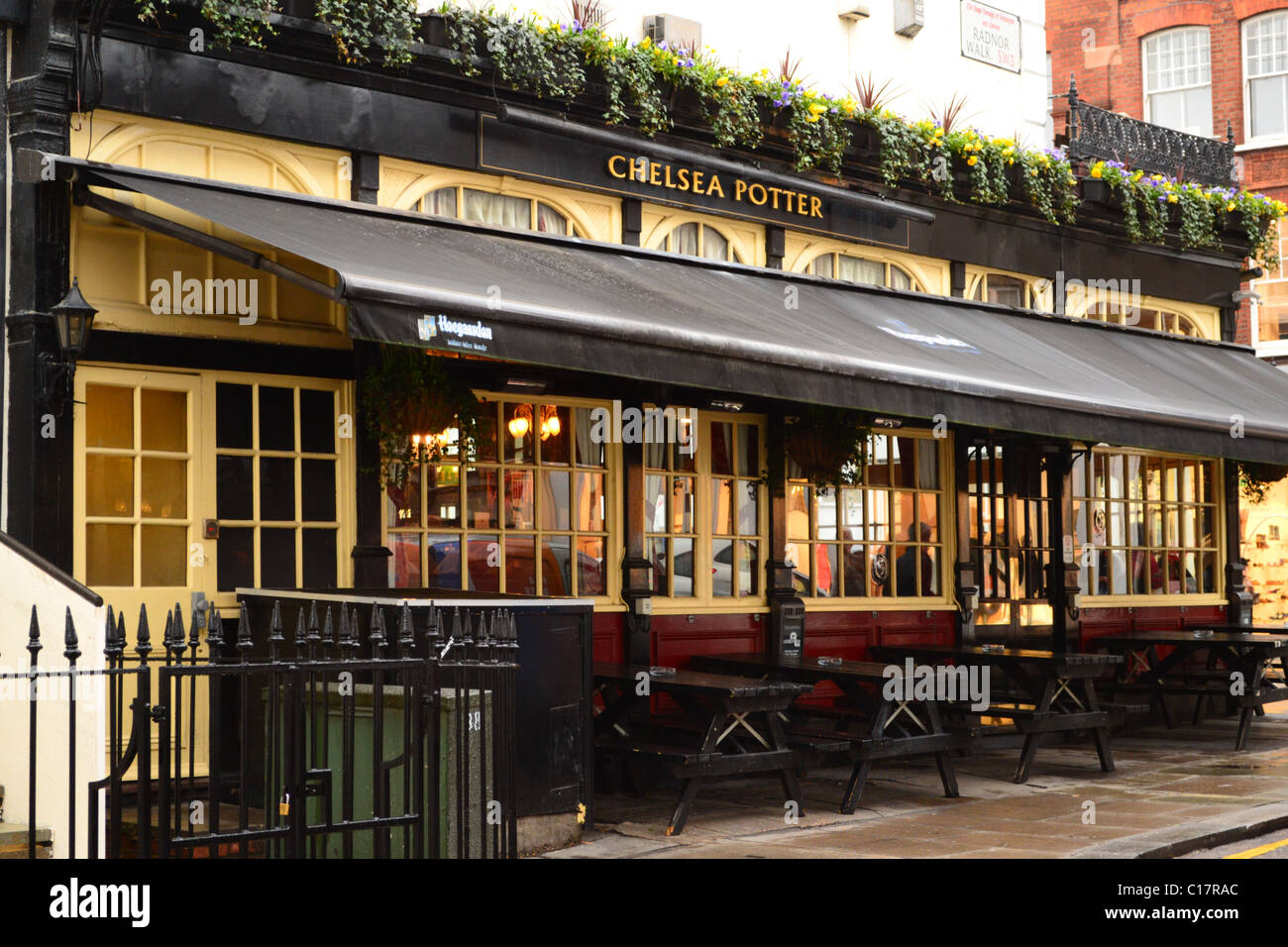The chelsea potter pub Banque de photographies et d’images à haute ...