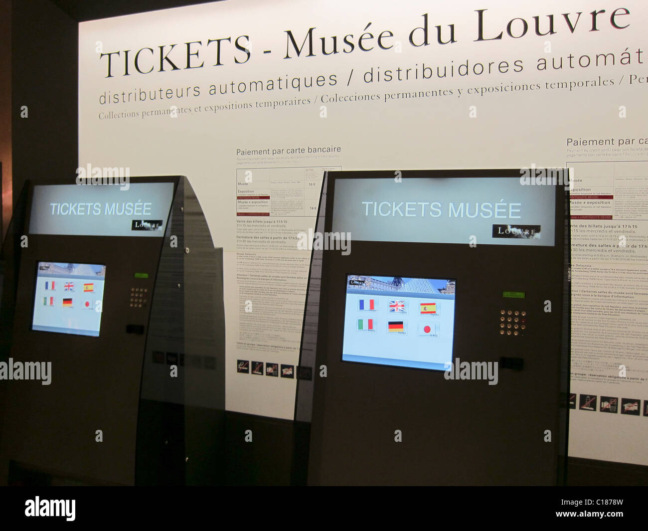 Paris, France, de distributeurs automatiques de billets pour entrer ...