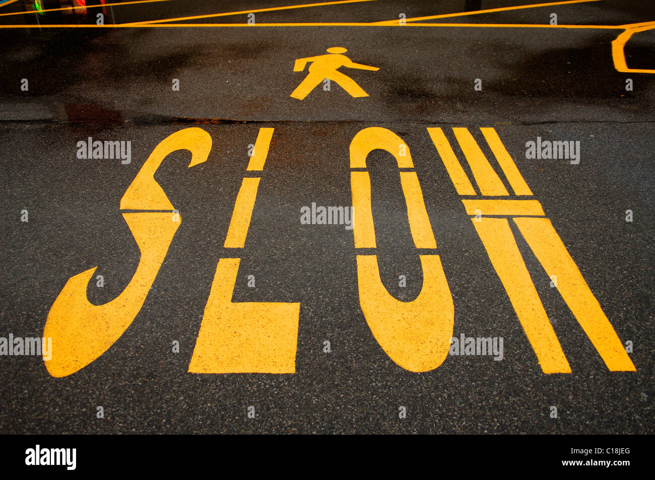 Panneau de signalisation lent Banque de photographies et d’images à ...