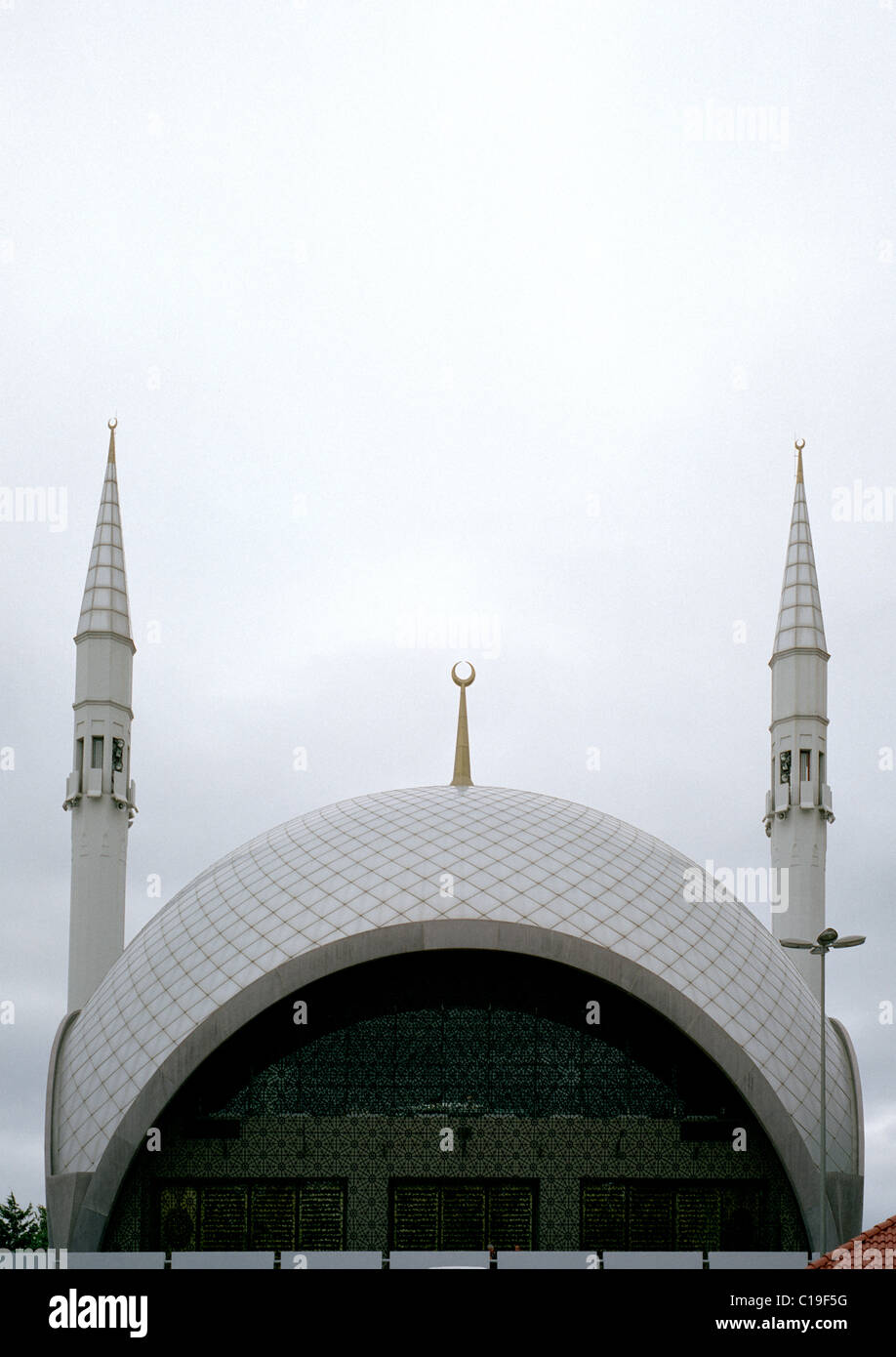 L'architecture moderne de la mosquée Sakirin dans Uskudar à Istanbul en ...