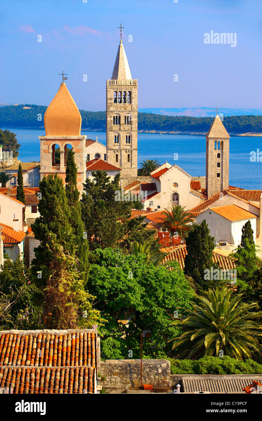 Vue depuis St John Church tower sur la cité médiévale de toits de la ...