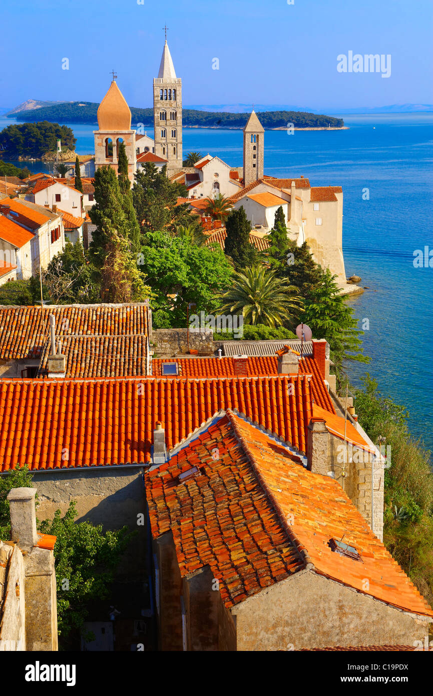 Vue depuis St John Church tower sur la cité médiévale de toits de la ...