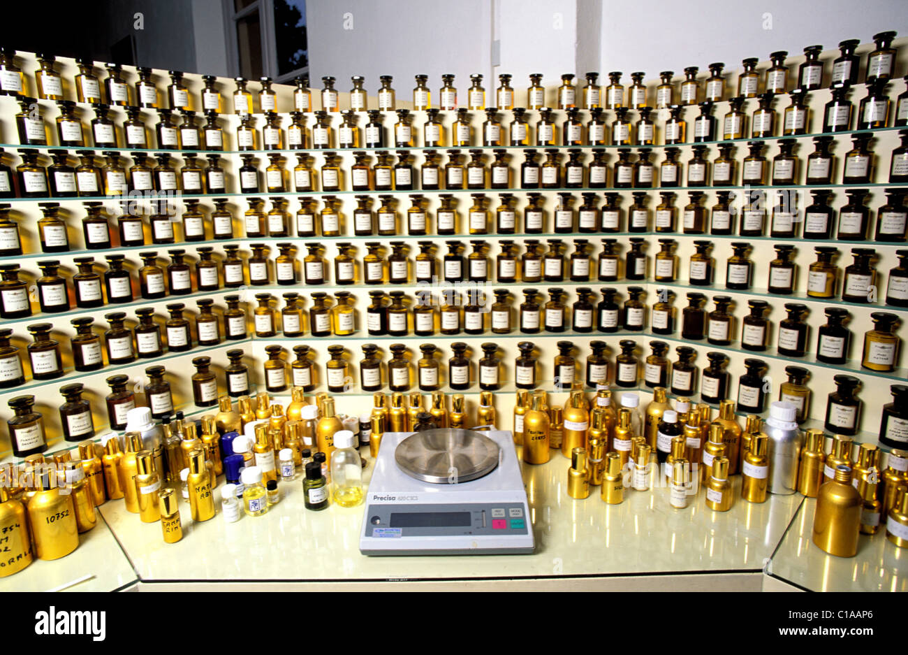 France, Alpes Maritimes, parfumerie Fragonard à Grasse, orgue du ...