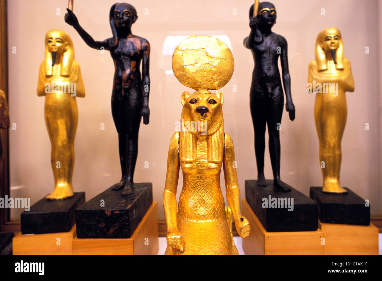 Egypte, Le Caire, Musée Égyptien, Sekhmet Déesse statuet au milieu ...