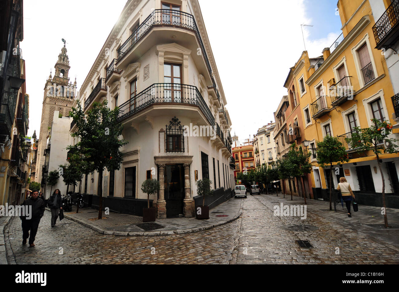 Streets of seville Banque de photographies et d’images à haute ...