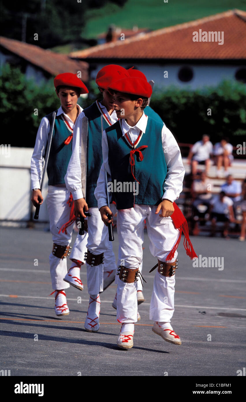 Pays basque traditional costume Banque de photographies et d’images à ...