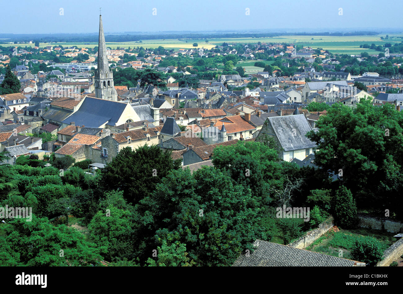 France, Vienne, ville de Loudun à partir du haut de la tour carrée ...