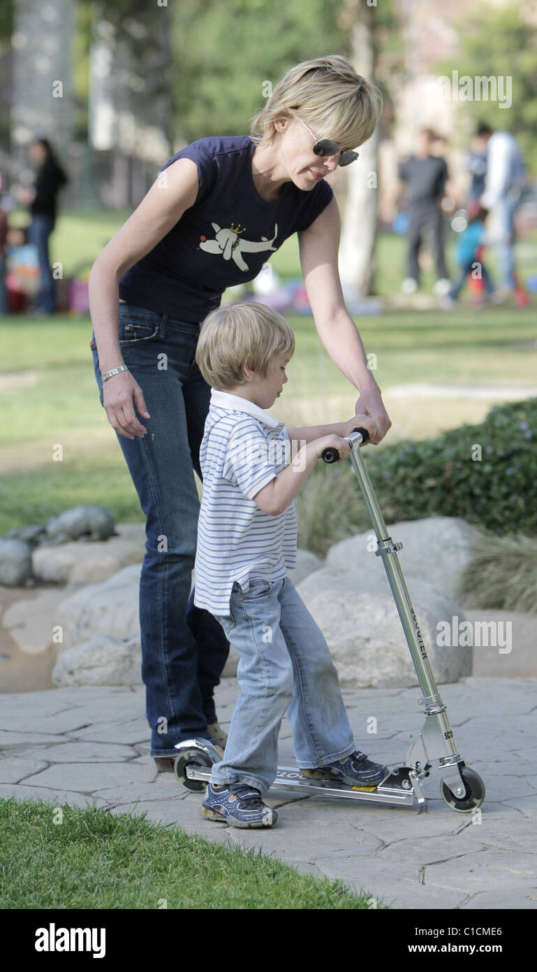 Sharon Stone prend son fils à Coldwater Canyon Park pour la journée et ... Sharon Stone prend son fils à Coldwater Canyon Park pour la journée et ...