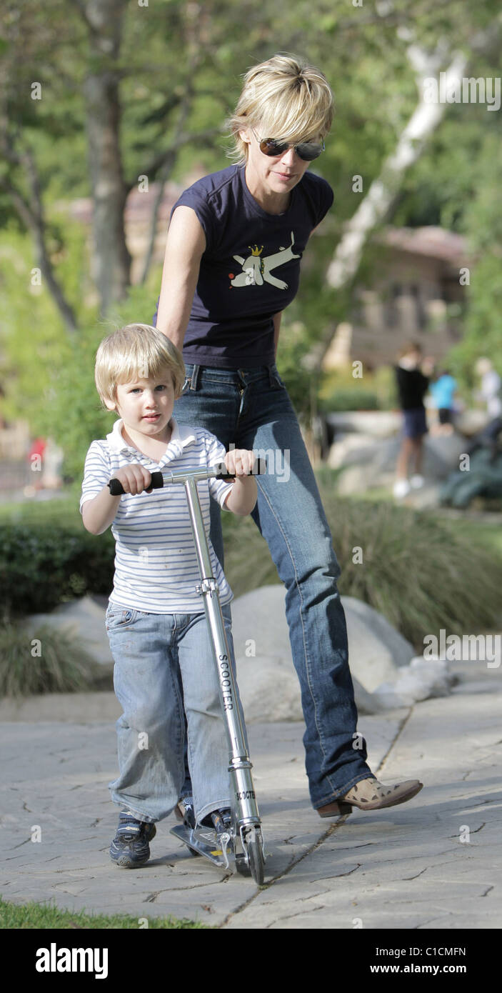Sharon Stone prend son fils à Coldwater Canyon Park pour la journée et ...