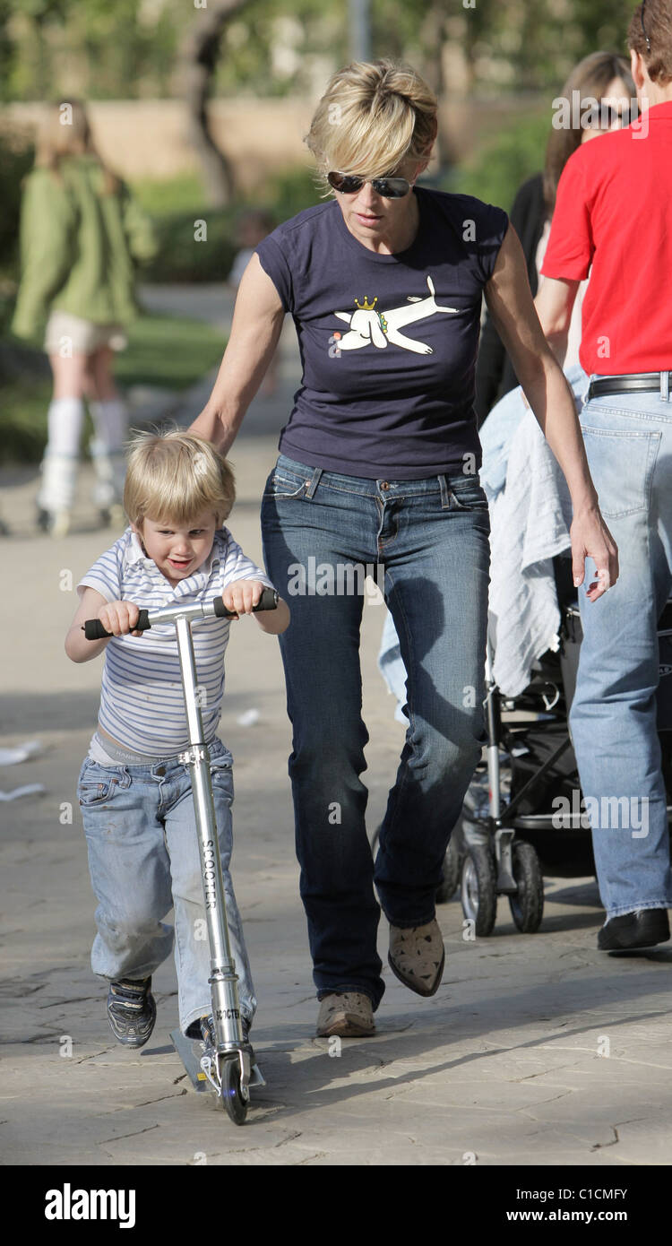 Sharon Stone prend son fils à Coldwater Canyon Park pour la journée et ...