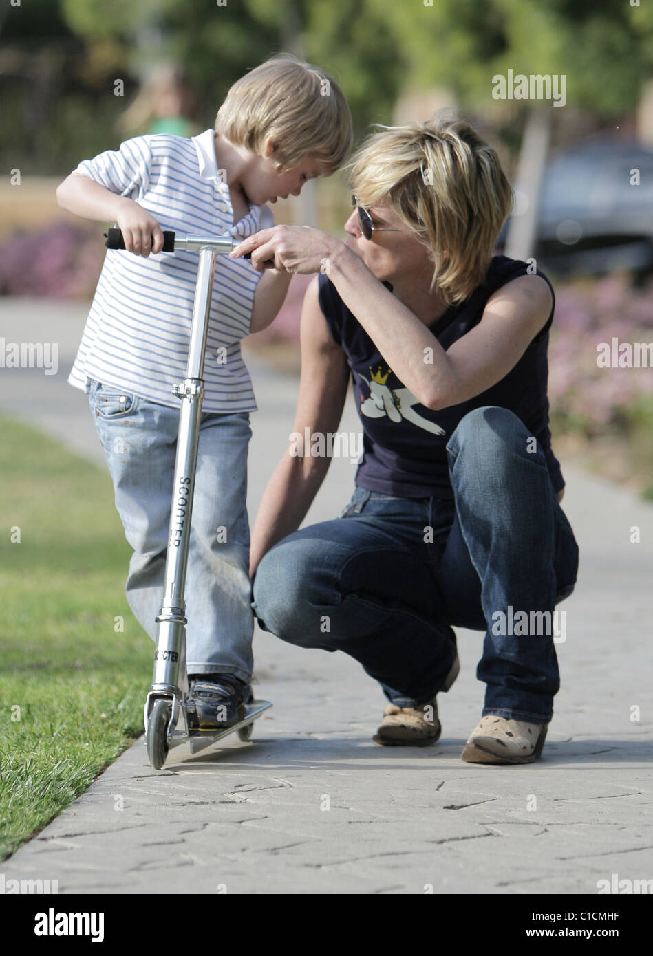 Sharon Stone prend son fils à Coldwater Canyon Park pour la journée et ... Sharon Stone prend son fils à Coldwater Canyon Park pour la journée et ...