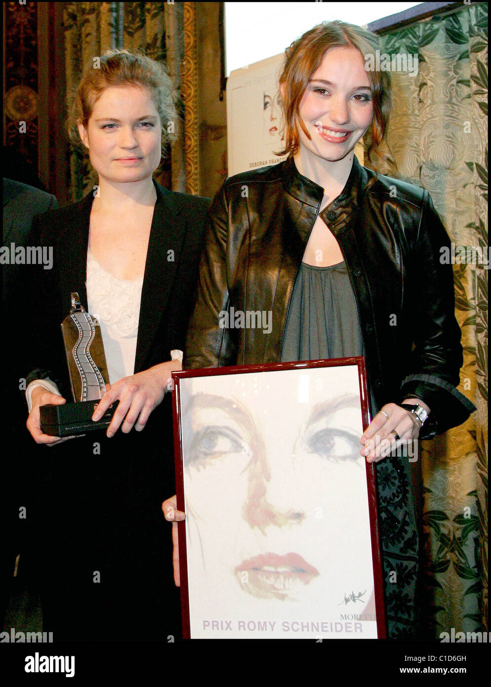 Sarah Biasini et Deborah François assiste à la 'Romy Schneider/Patrick ...