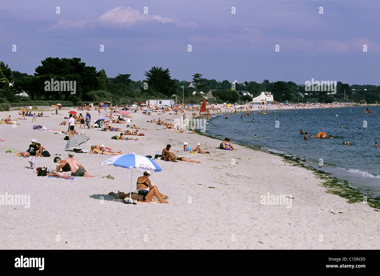 La France, Finistère, la plage de Kerleven à la forêt Bay (près de ...