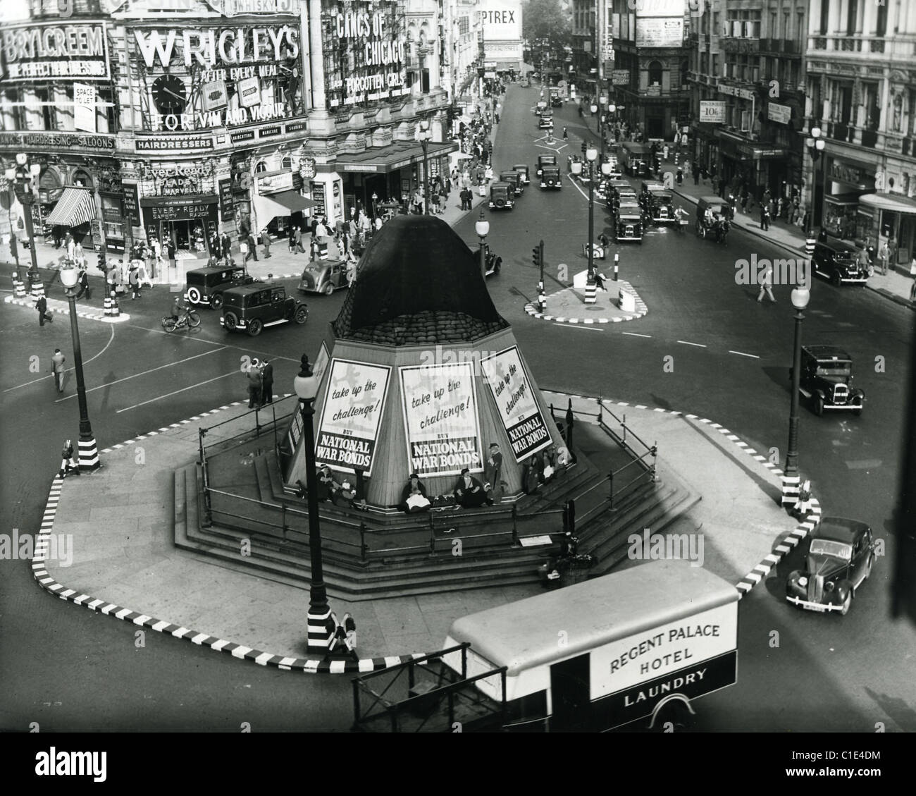 Piccadilly circus london wartime Banque de photographies et d’images à ...