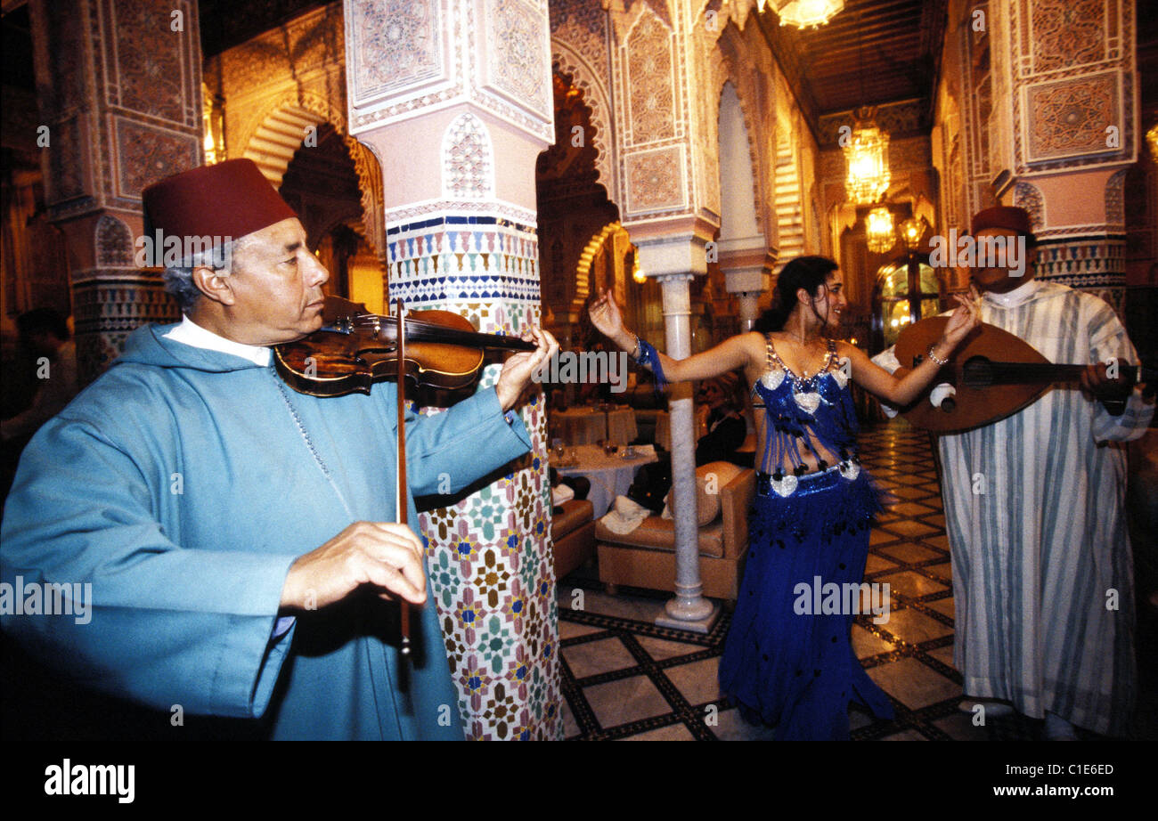 Morocco belly dancer Banque de photographies et d’images à haute ...