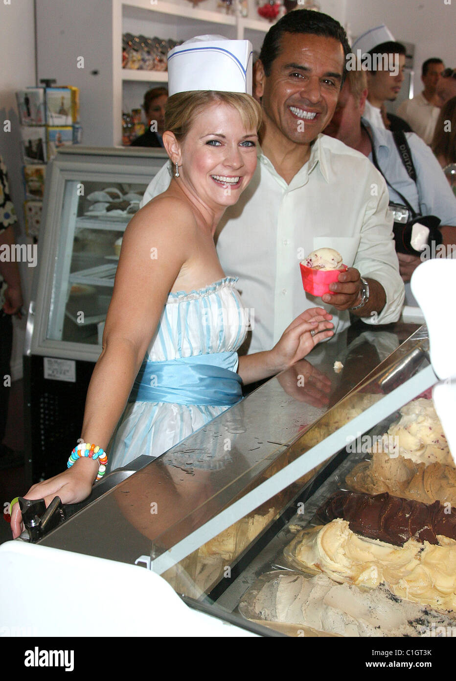 Melissa Joan Hart héberge la grande ouverture de son nouveau magasin ...