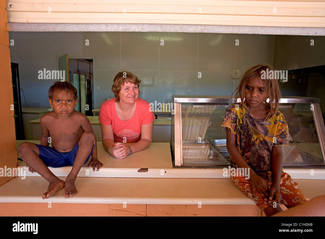 L'Australie, Territoire du Nord, enfants aborigènes de Titjikala ...