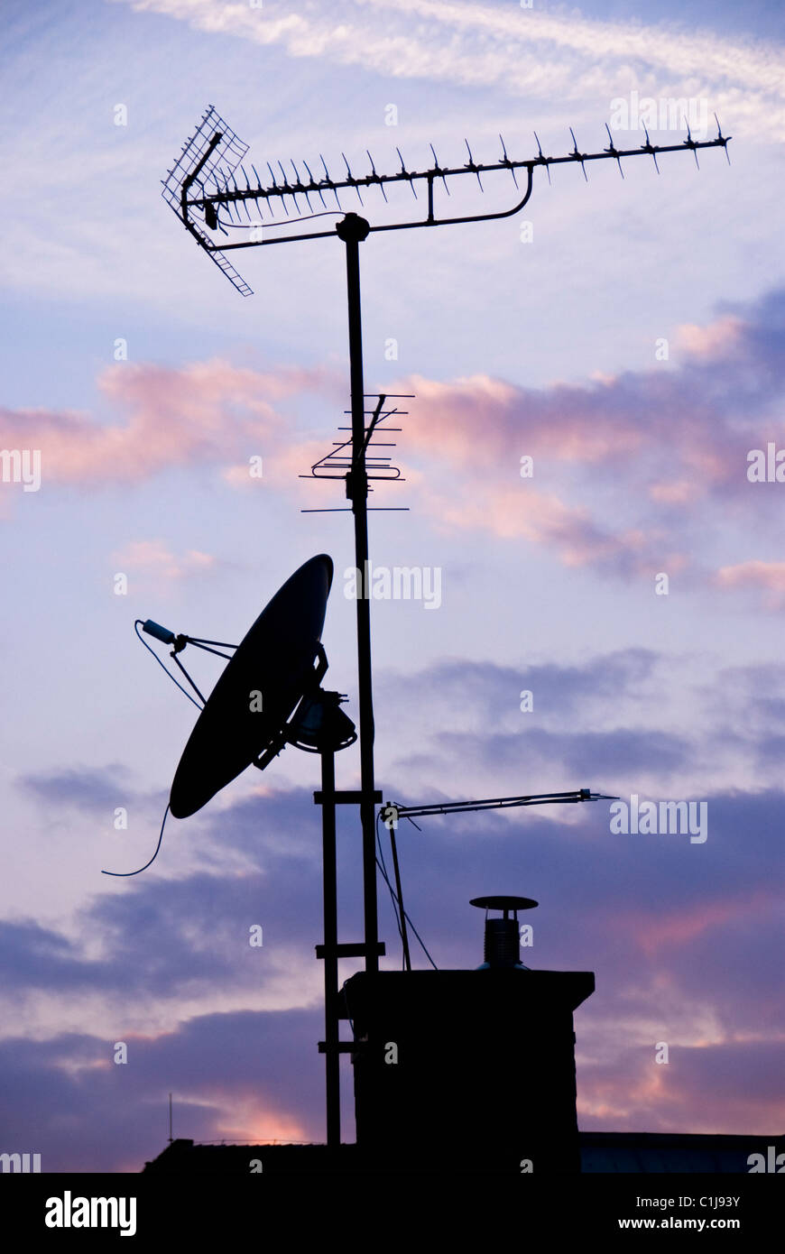 Antennes sur le toit Banque de photographies et d’images à haute ...
