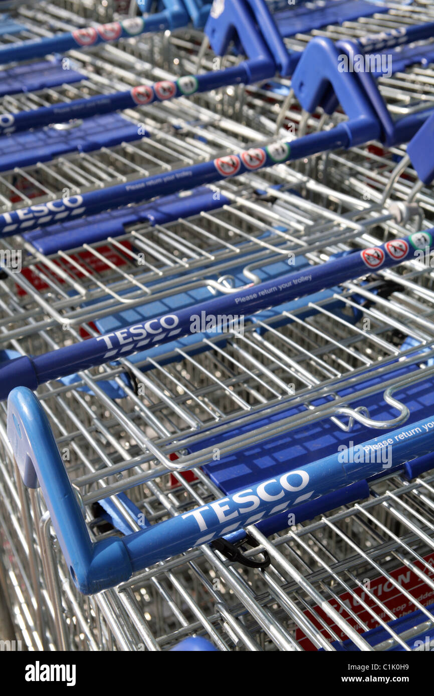 Tesco trolley Banque de photographies et d’images à haute résolution ...