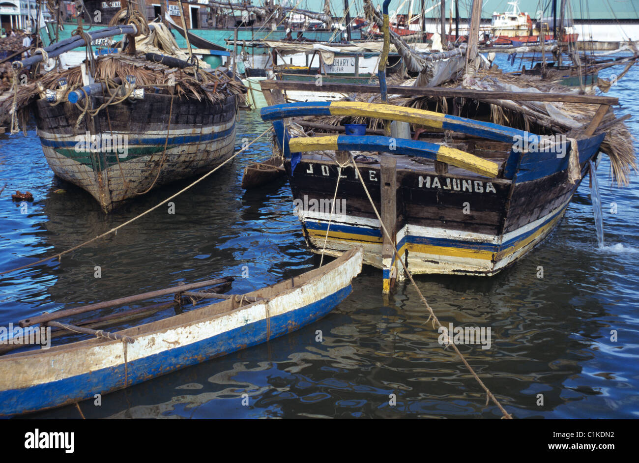 Les boutres en bois ou des bateaux 'Jolie' de Majunga à Port, port ou ...