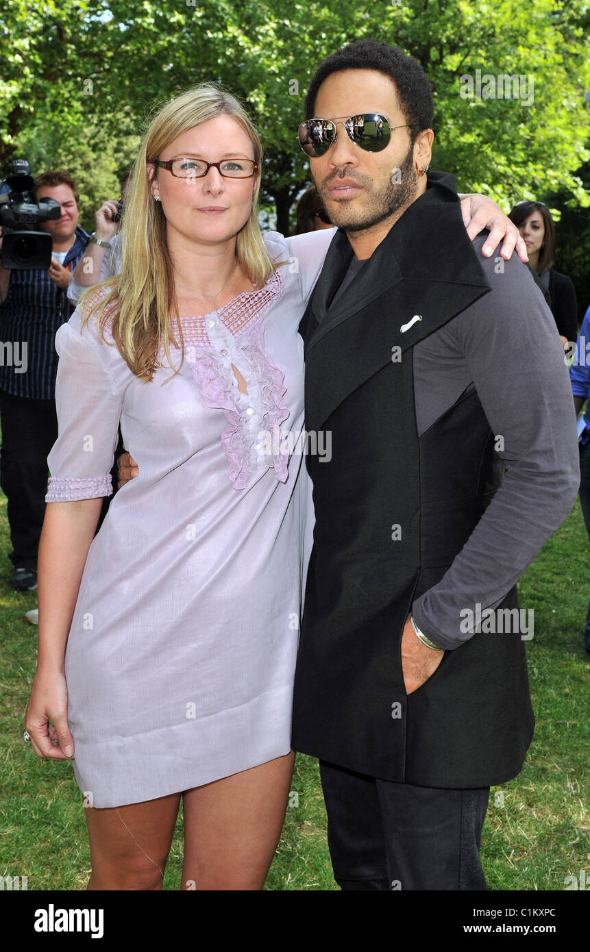 Lenny Kravitz avec NOW magazine journaliste Beth McLoughlin Photocall à ...