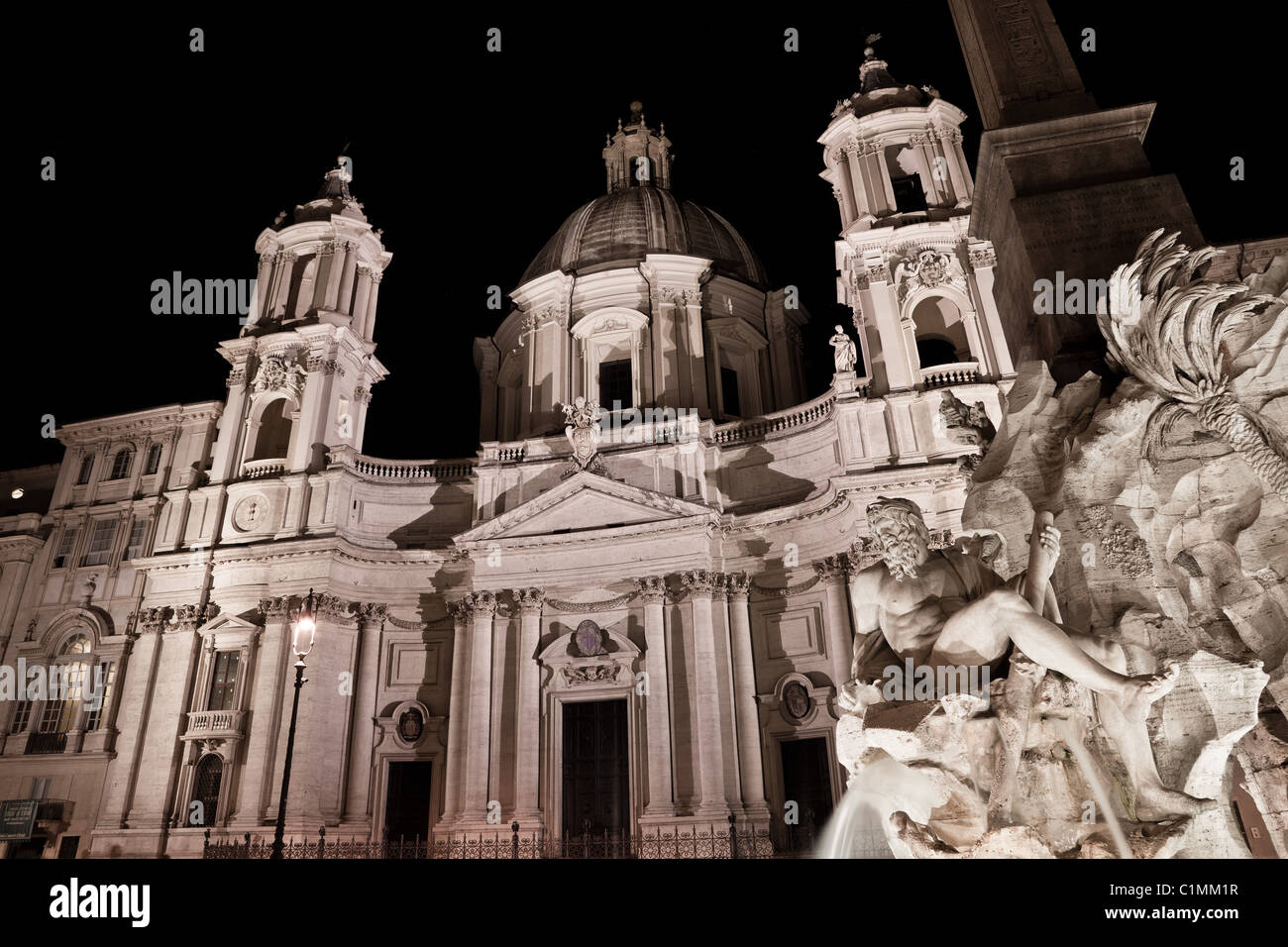 Sant'Agnese in Agone, église baroque Borromini, 1652-67 : l'avant-plan ...