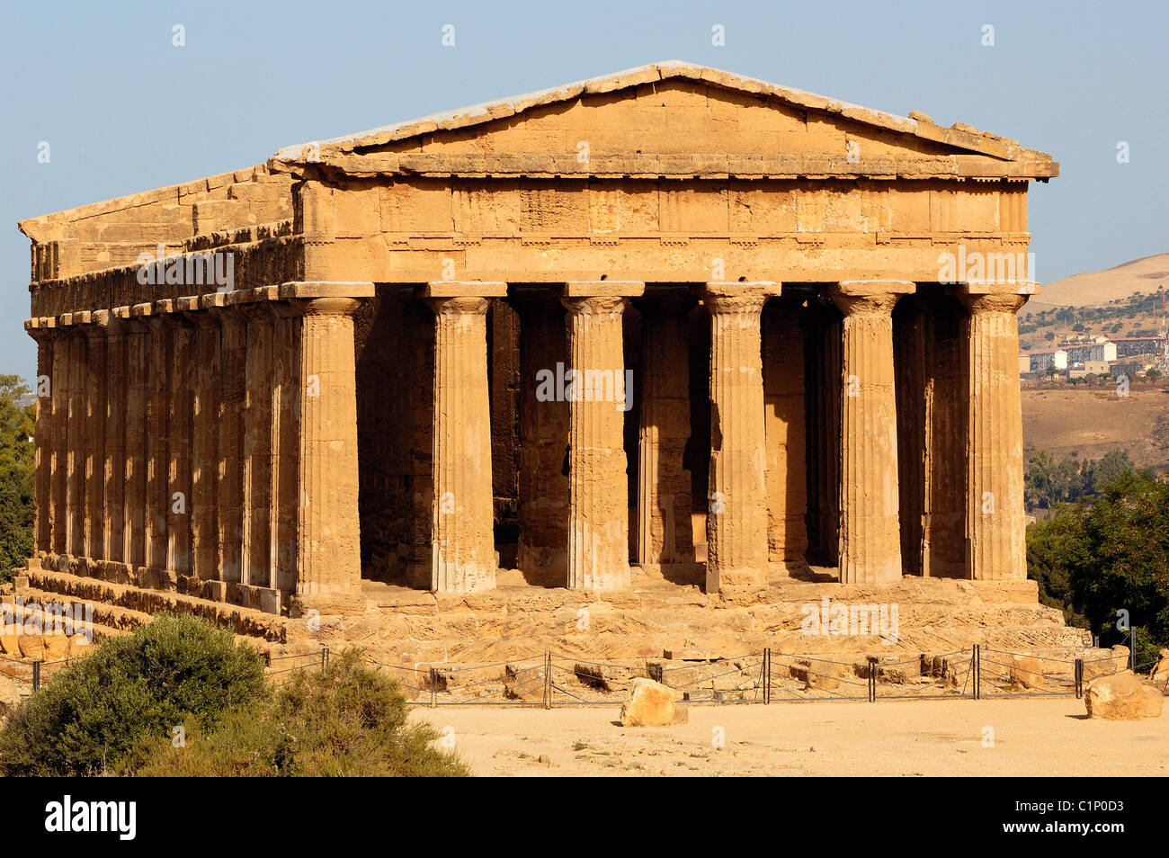 Italie Sicile Agrigente Vallée des Temples Temple de Concord construit ...