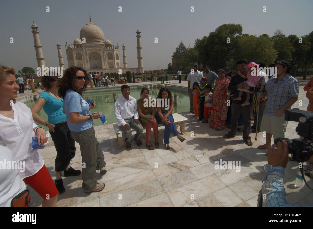 Les touristes se retrouvent au 'Princess Diana' siège au Taj Mahal à ...
