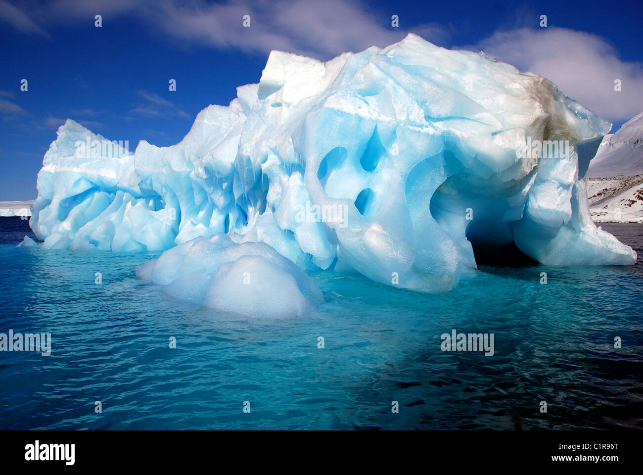 Iceberg en mer Banque de photographies et d’images à haute résolution ...