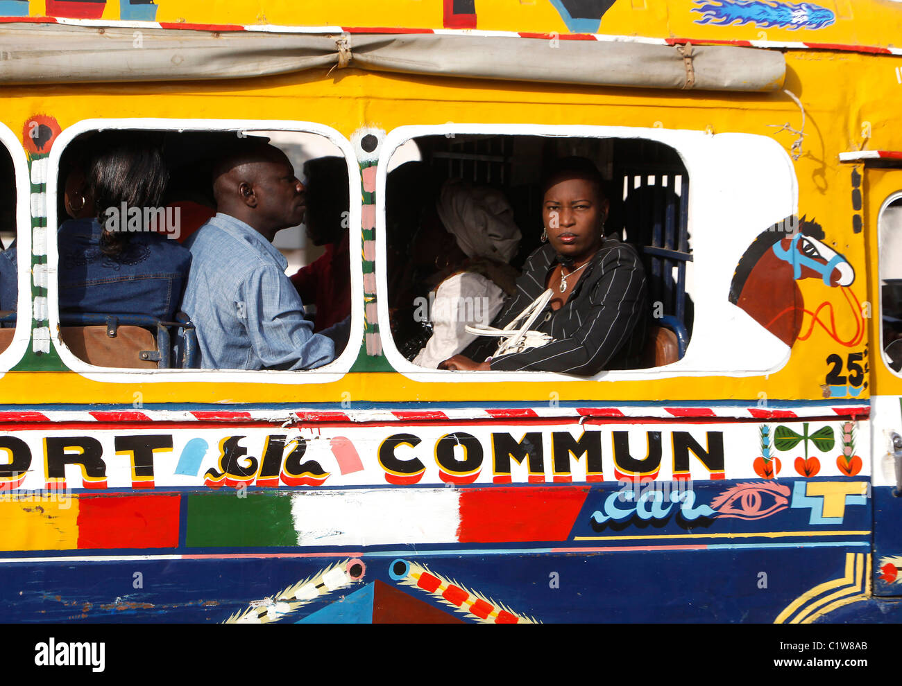 Dakar bus Banque de photographies et d’images à haute résolution - Alamy