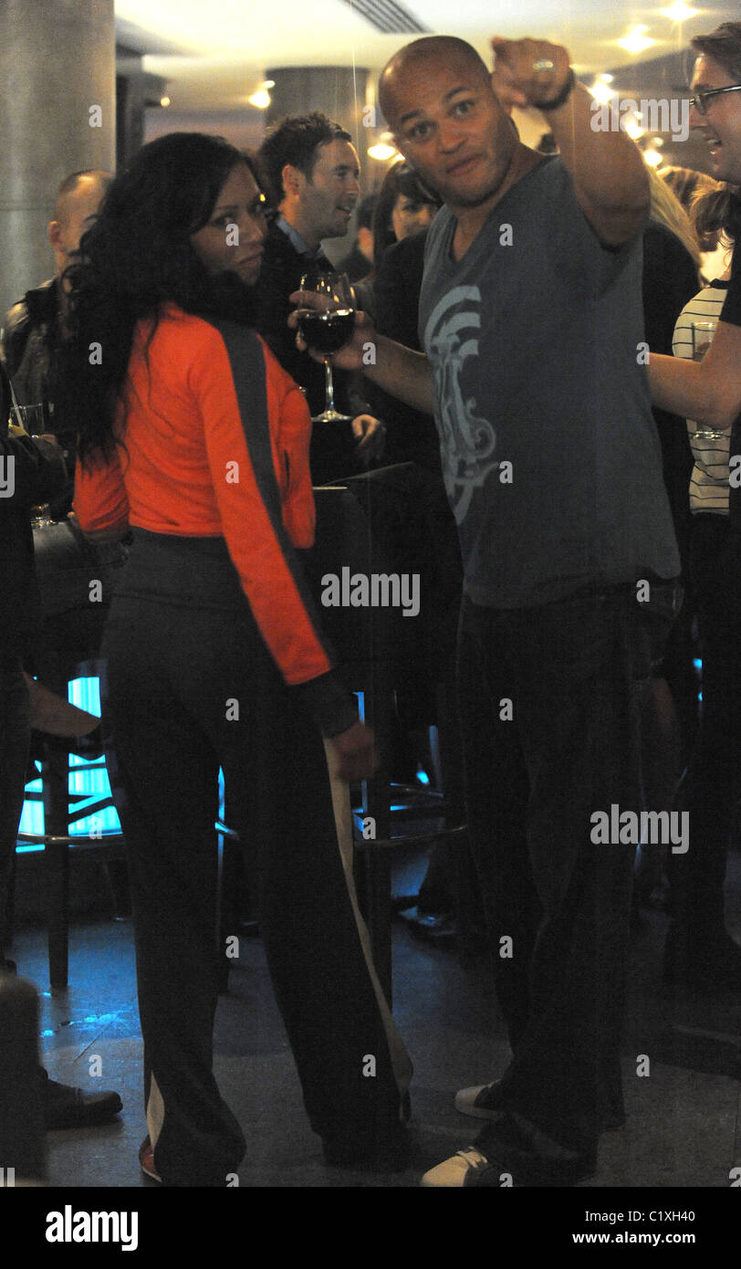 Melanie Brown bénéficie d'une nuit à boire avec des amis et son mari ...