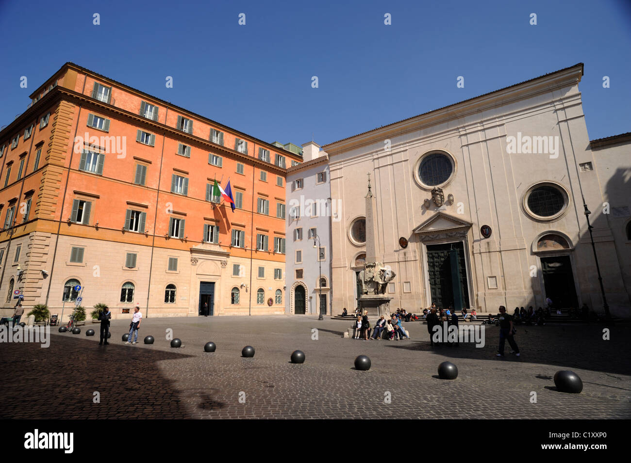 Piazza della minerva rome Banque de photographies et d’images à haute ...