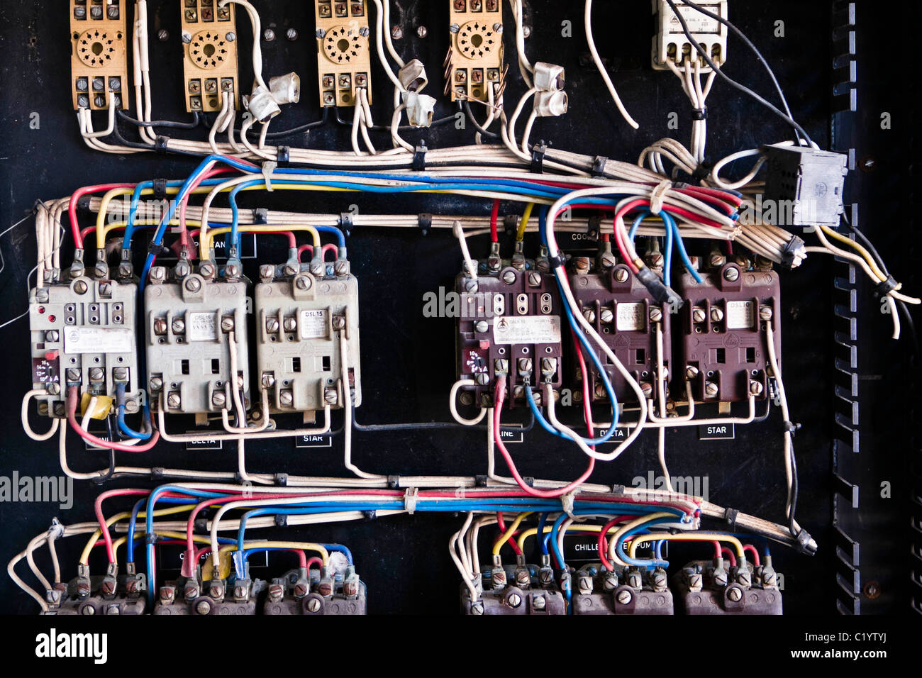 Electrical relay Banque de photographies et d’images à haute résolution - Alamy