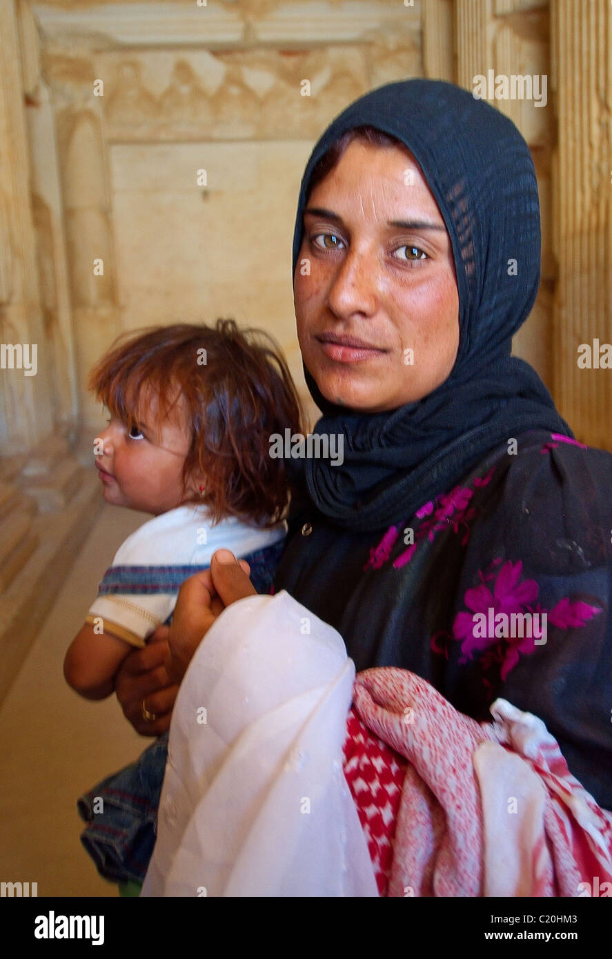 Femme syrienne habillée Banque de photographies et d’images à haute ...