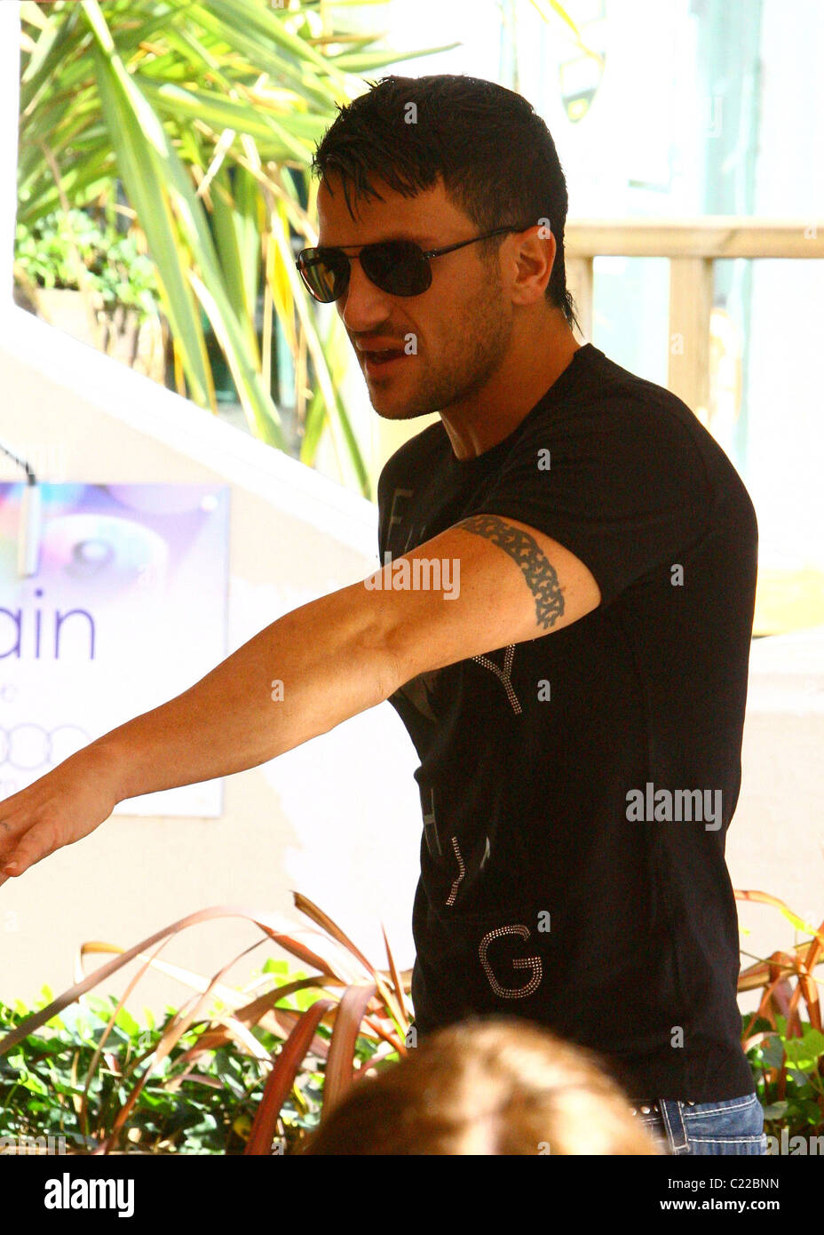 Peter André après avoir déjeuner au restaurant Toplinos avec modèle ...