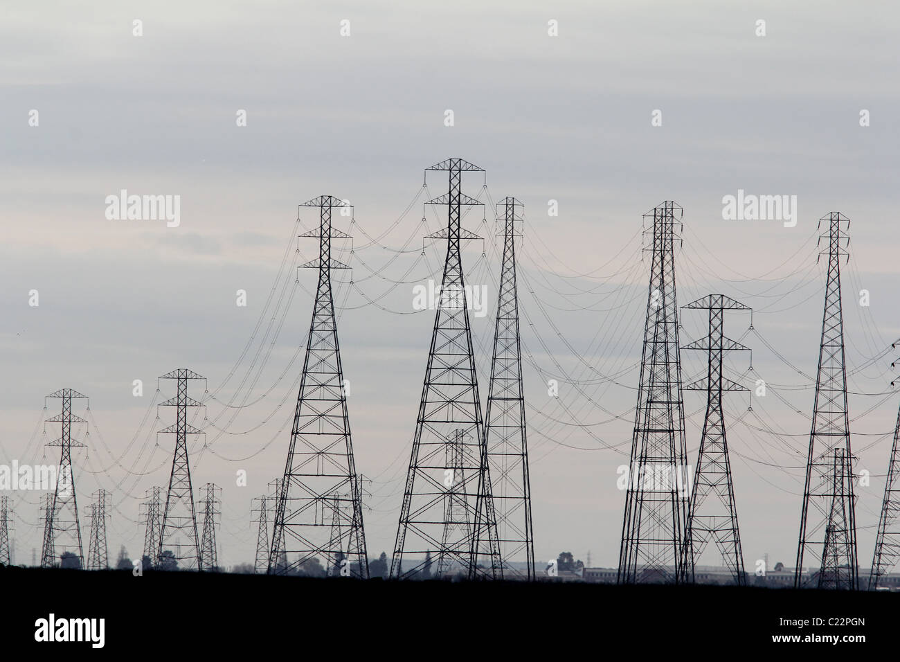 Lignes de transport d'énergie électrique Banque de photographies et d ...