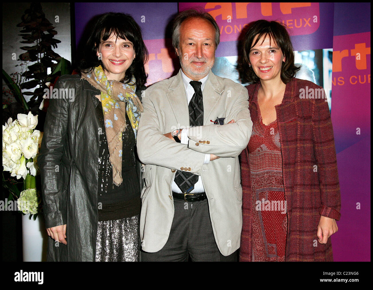 Juliette Binoche avec sa sœur, Marion Stalens et Jérôme Clement ...
