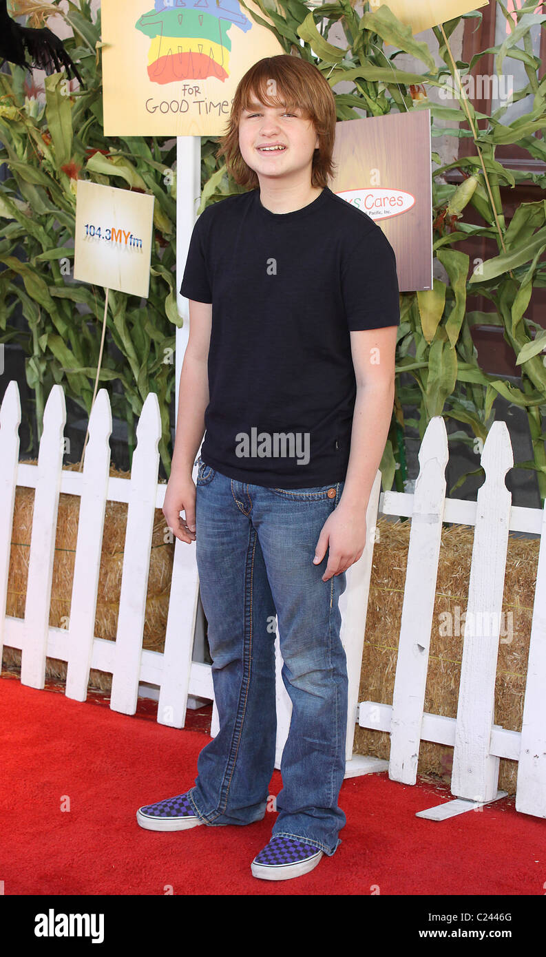 Angus T. Jones Ronald McDonald Camp pour une bonne fois 17e Carnaval ...