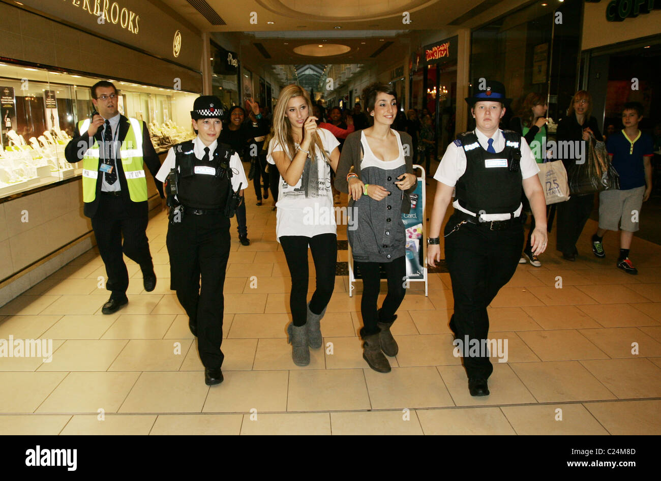 Stacey solomon et sa soeur gemma solomon Banque de photographies et d ...