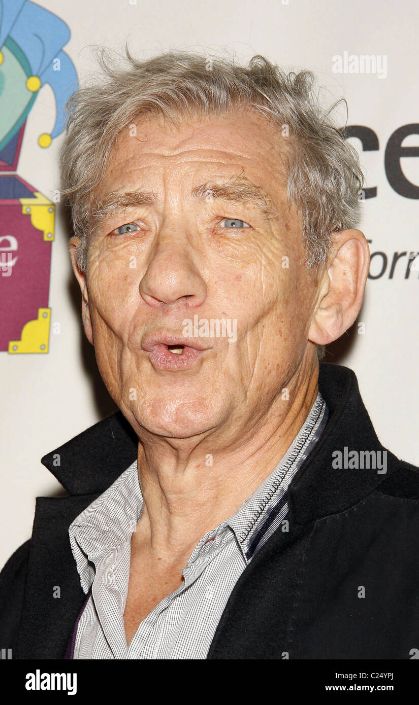 Sir Ian McKellan seulement 'faire croire' fête du 10ème anniversaire ...